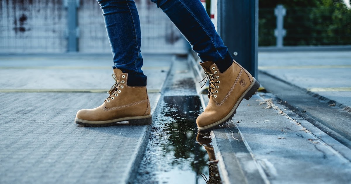 "Overstep the mark" nghĩa là gì?