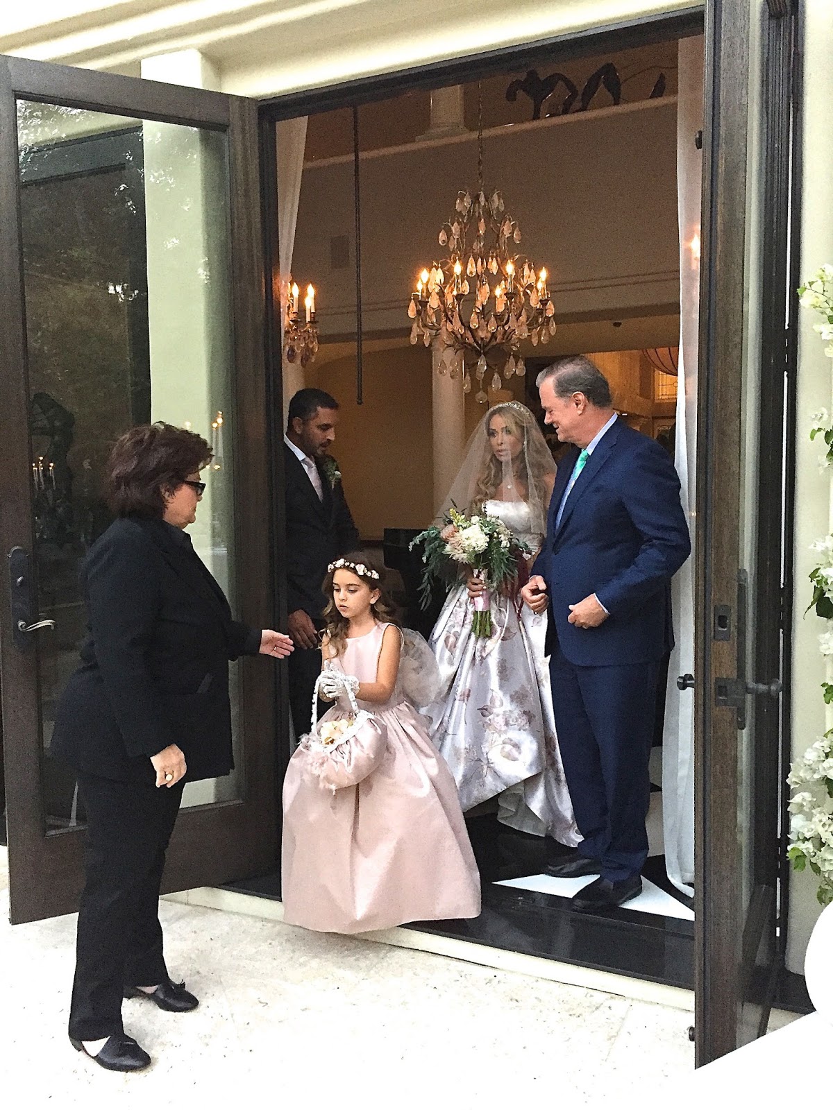 HOLLYWOOD SUE CAMERON: KRIS JENNER OFFICIATES AT FAYE RESNICK'S WEDDING ...