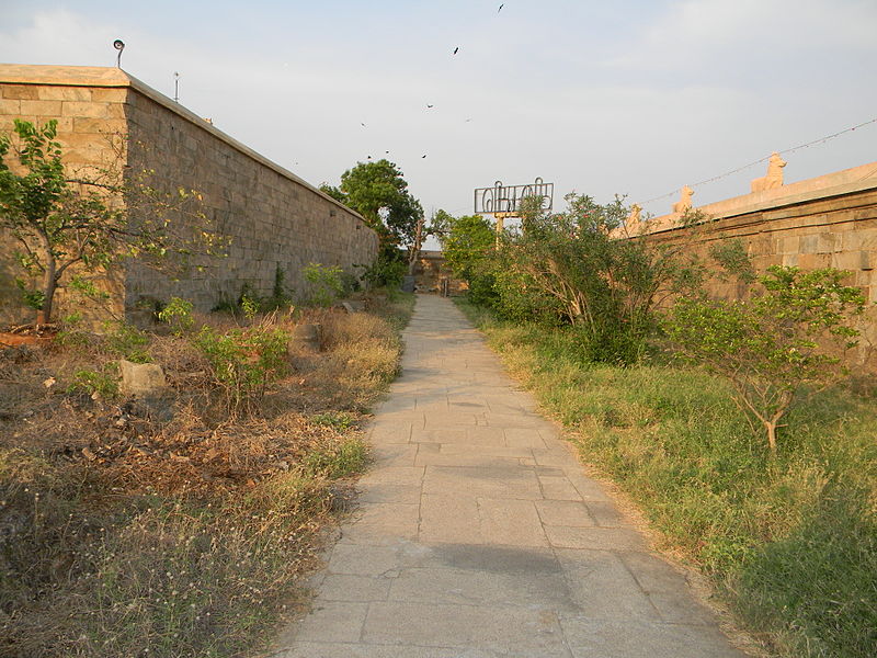 Tamilnadu Tourism: Erumbeeswarar Temple, Thiruverumbur, Trichy