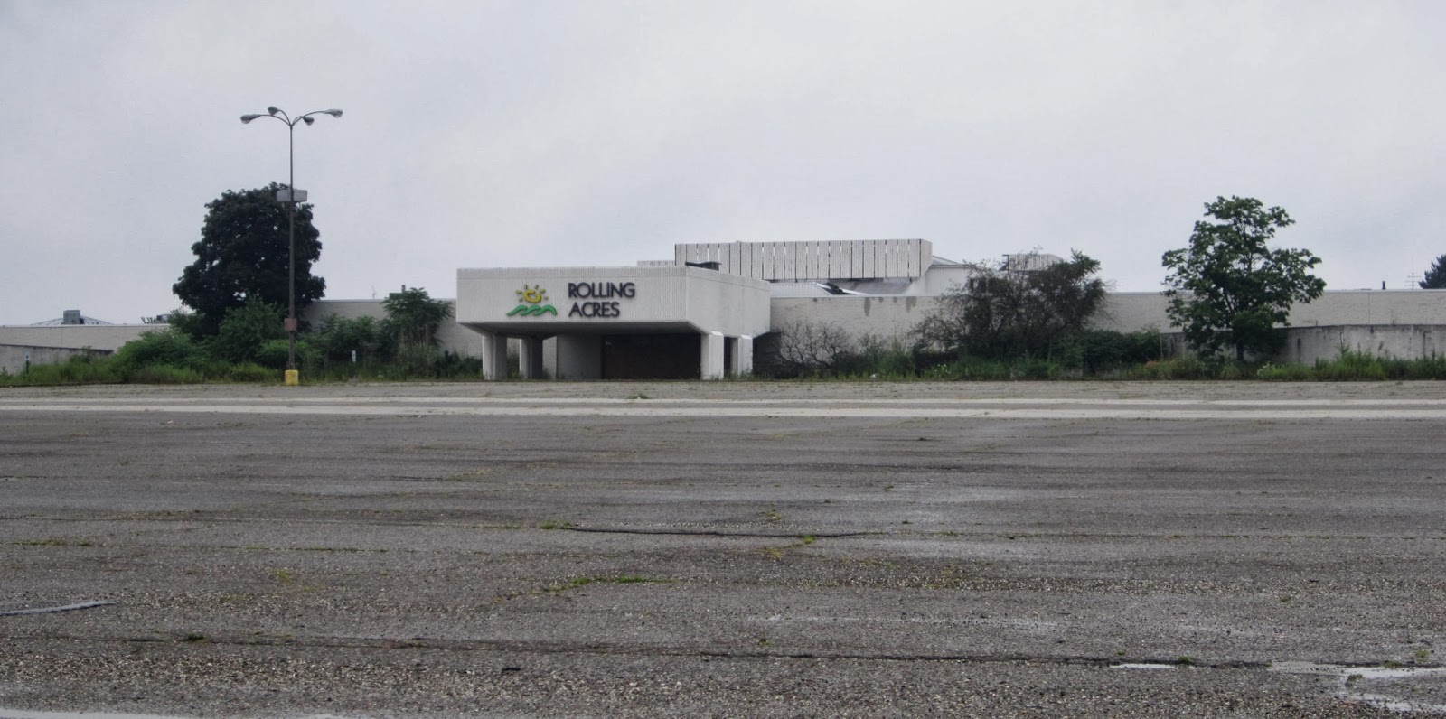 Dead and Dying retail: Rolling Acres Mall in Akron, Ohio
