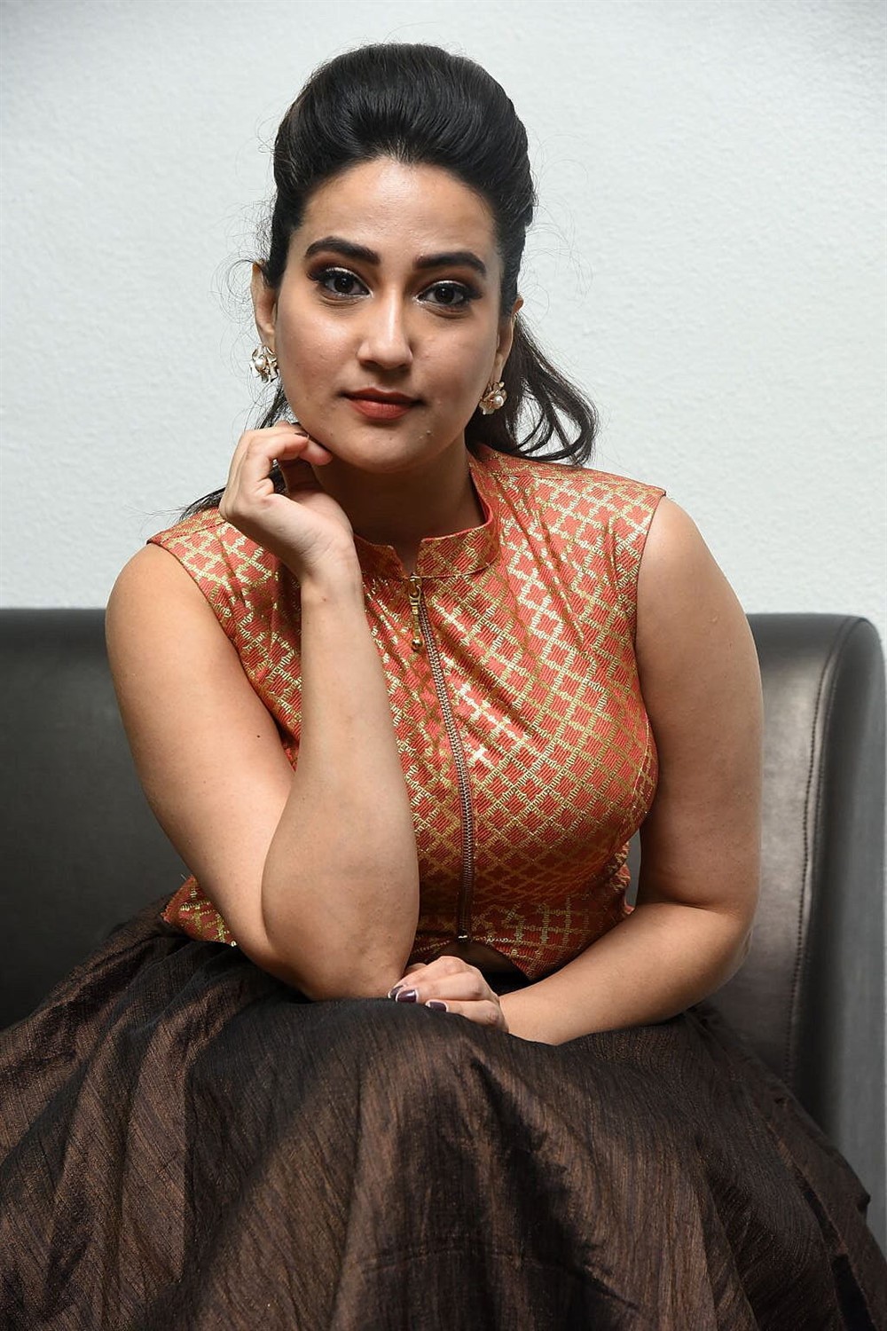 Anchor Manjusha at 2 Hours Love Pre Release Event Photos