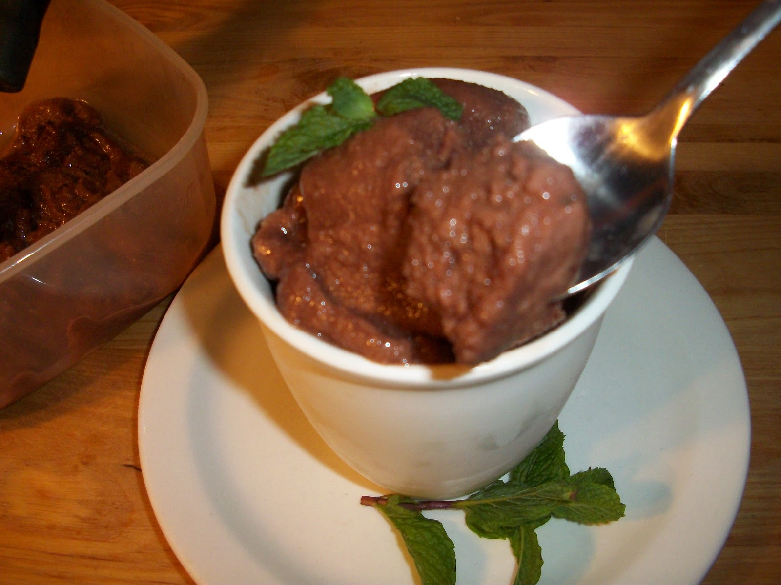 Cooking with love ! : Inghetata de ciocolata cu rom... super simpla ...