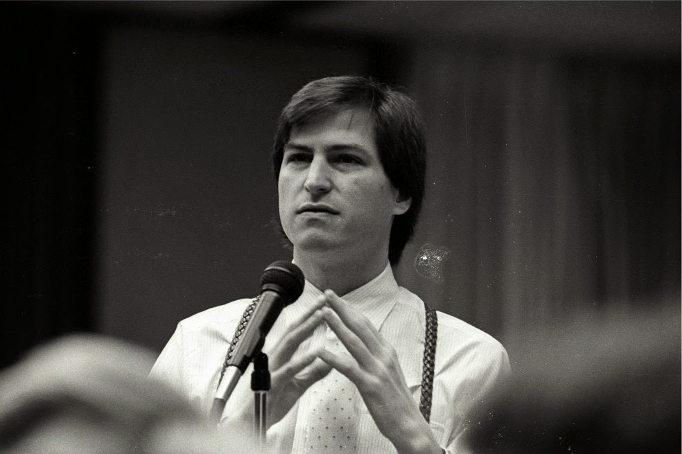 Efemerides de Tecnologia: 11 de abril (1985) Apple despide a Steve Jobs ...