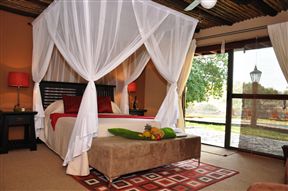 Tours of Africa: SINGWE RIVER LODGE