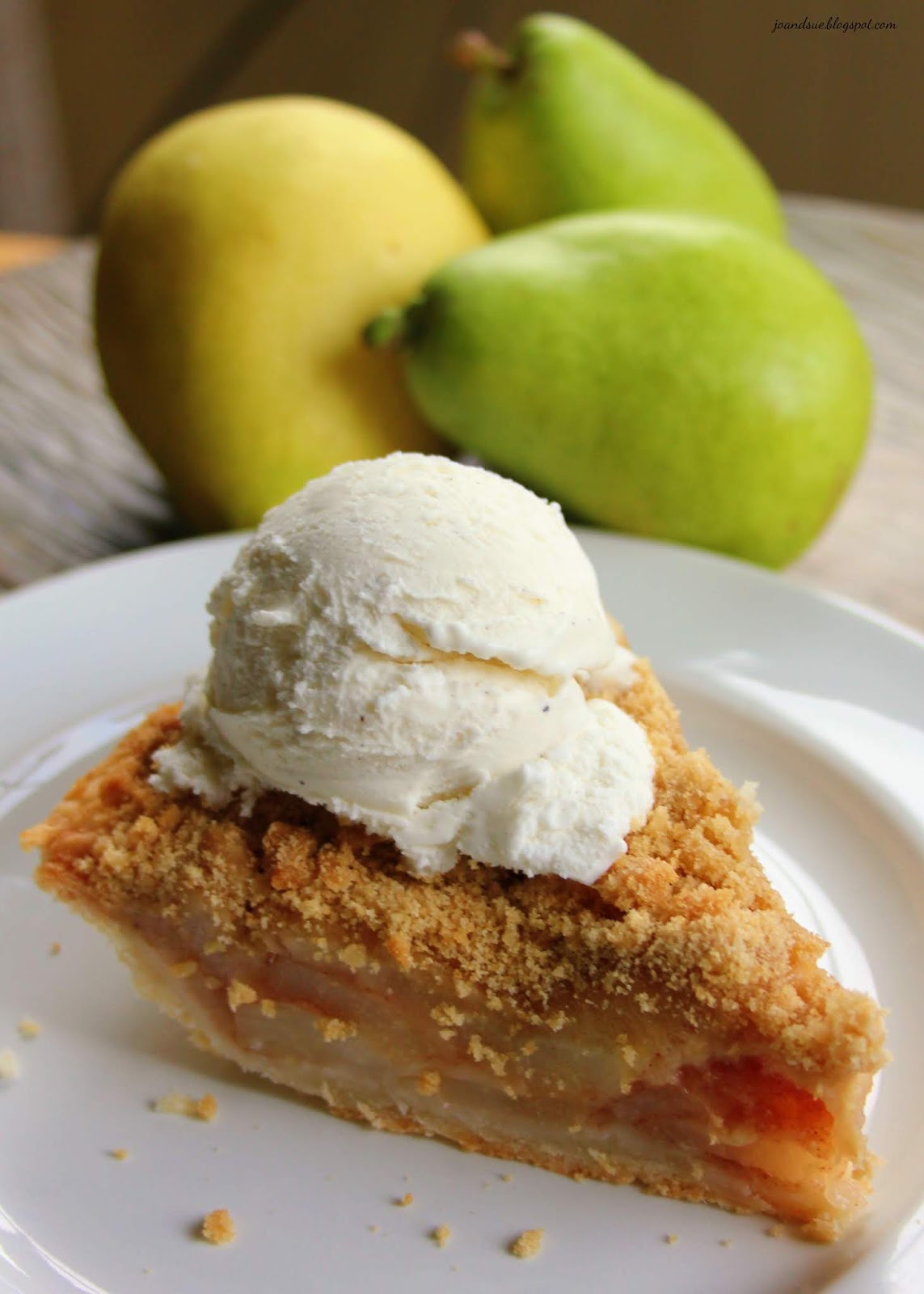 Jo and Sue: Pear Streusel Pie