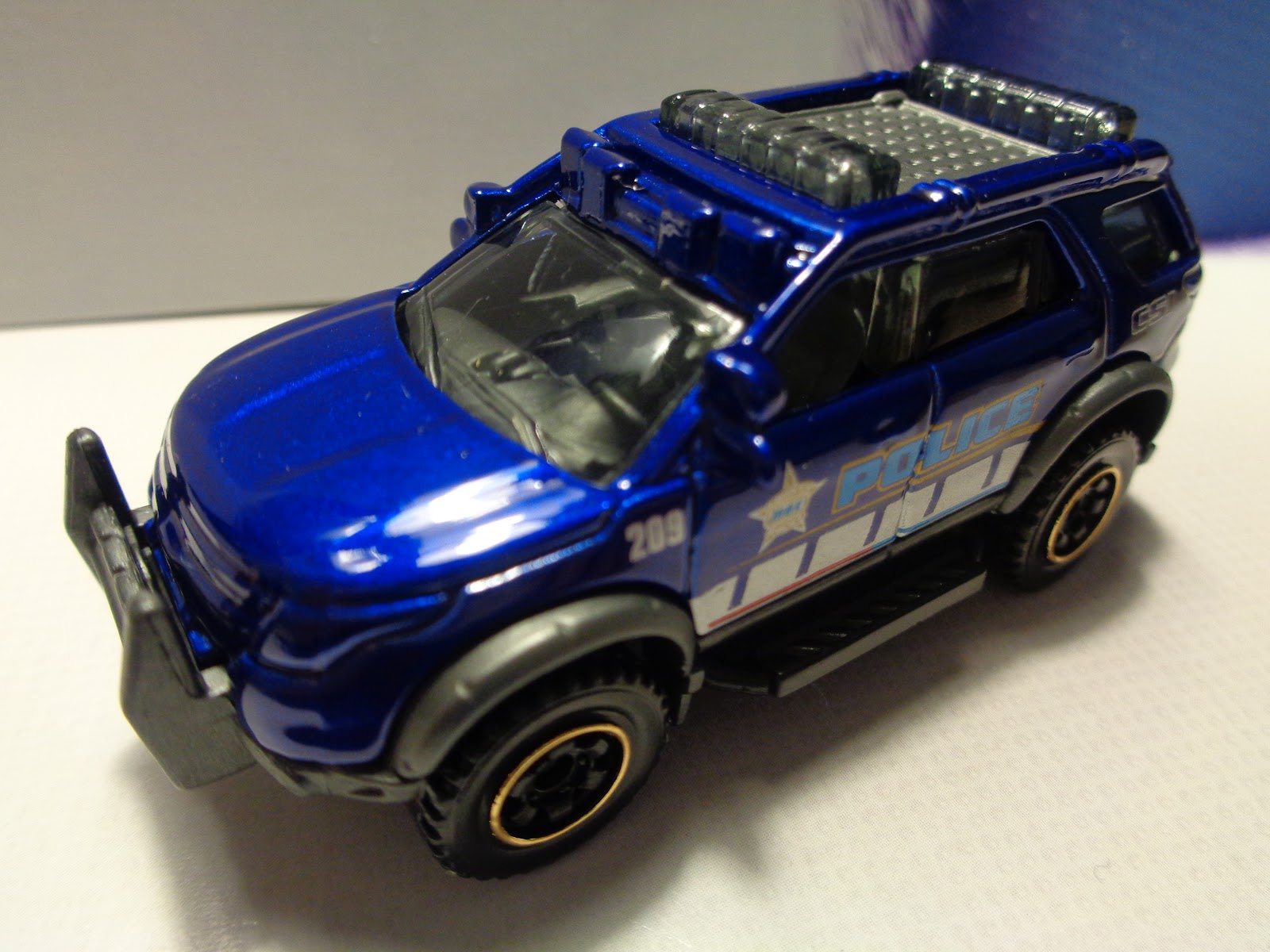 J And J Toys: Matchbox Ford Explorer