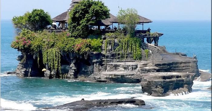 Objek Wisata Tanah Lot Bali, Keindahan Pura Di Atas Batu Karang | Wiki Wisata