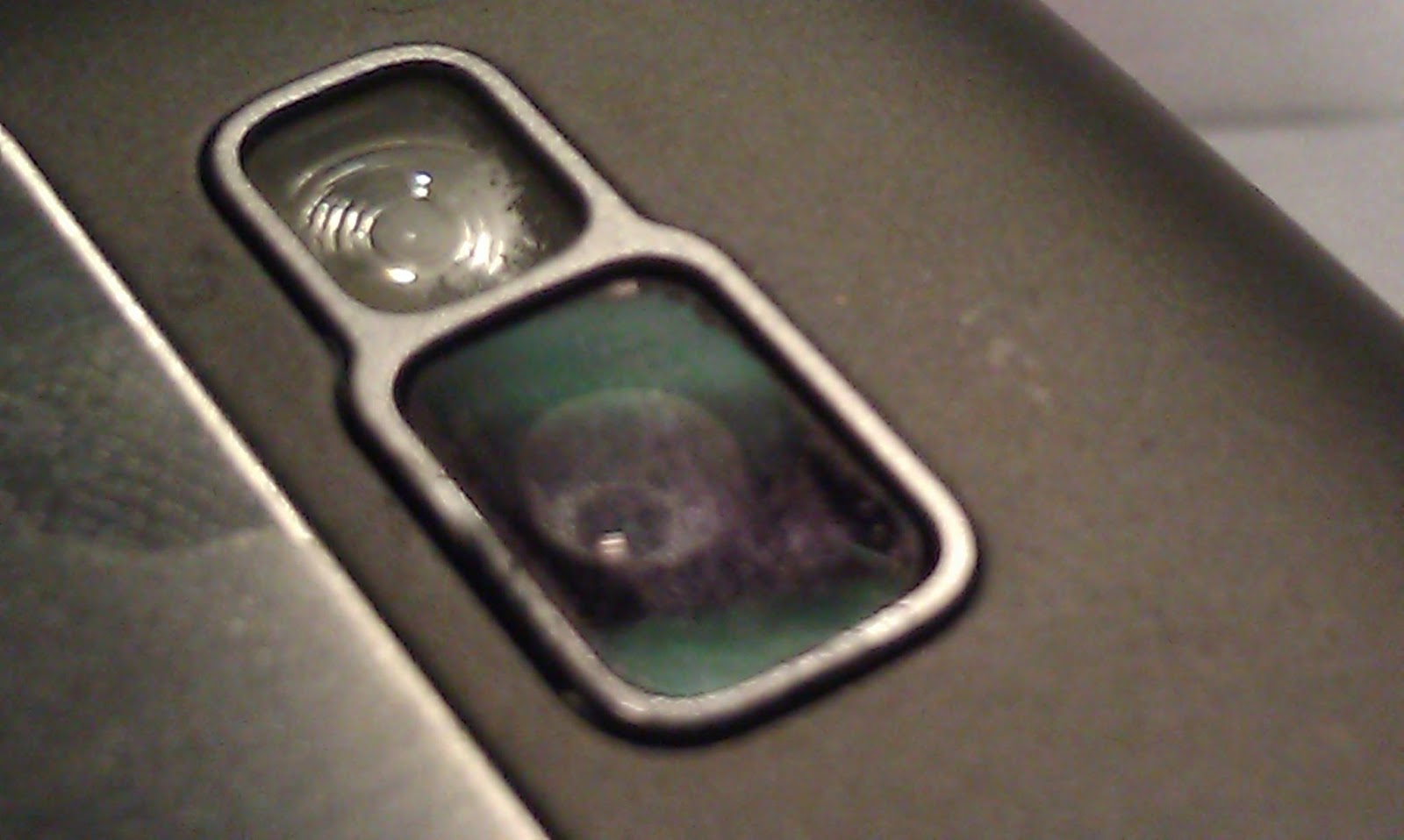 Udo's Blog - English: Mobile phone - camera occlusion scratched, photos ...