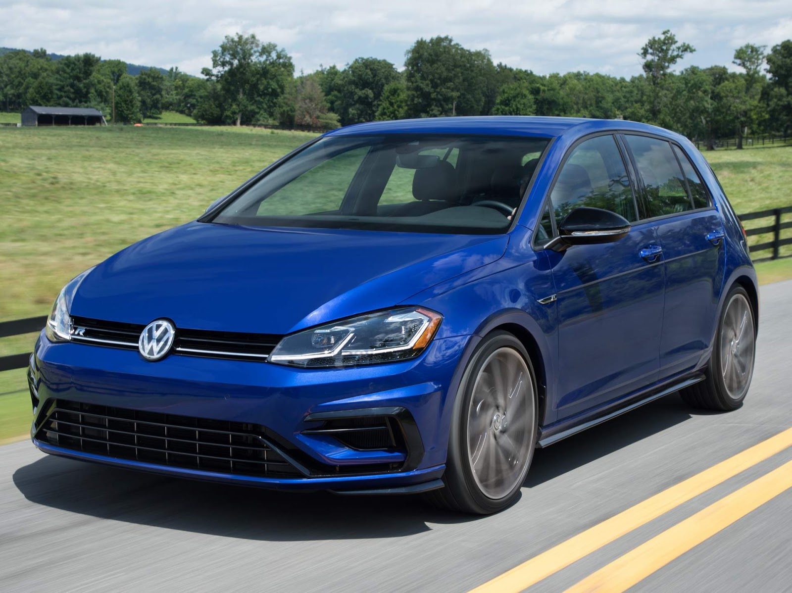 VW Golf 2018 (EUA): versões Base, GTI, R e Alltrack - vídeo