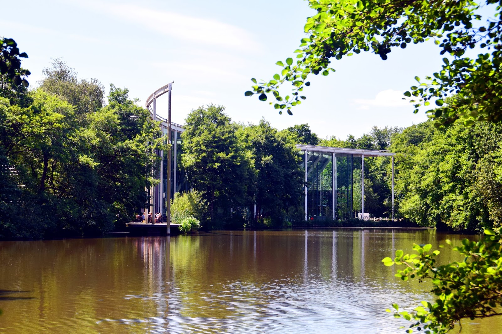 Enjoy your time with beautiful places: Homewood Park in Chertsey