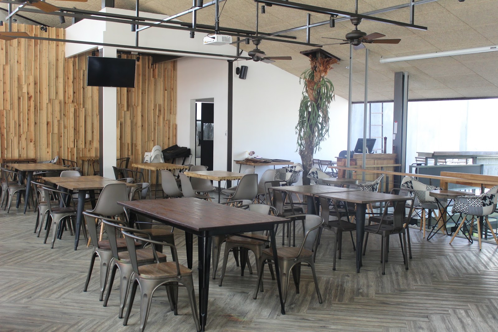 One Eighty Coffee & Music, Bandung - Icha Khairisa