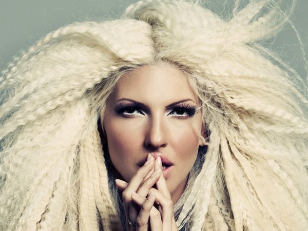 Serbian singer changing opinion on Kosovo. | LajmetNews