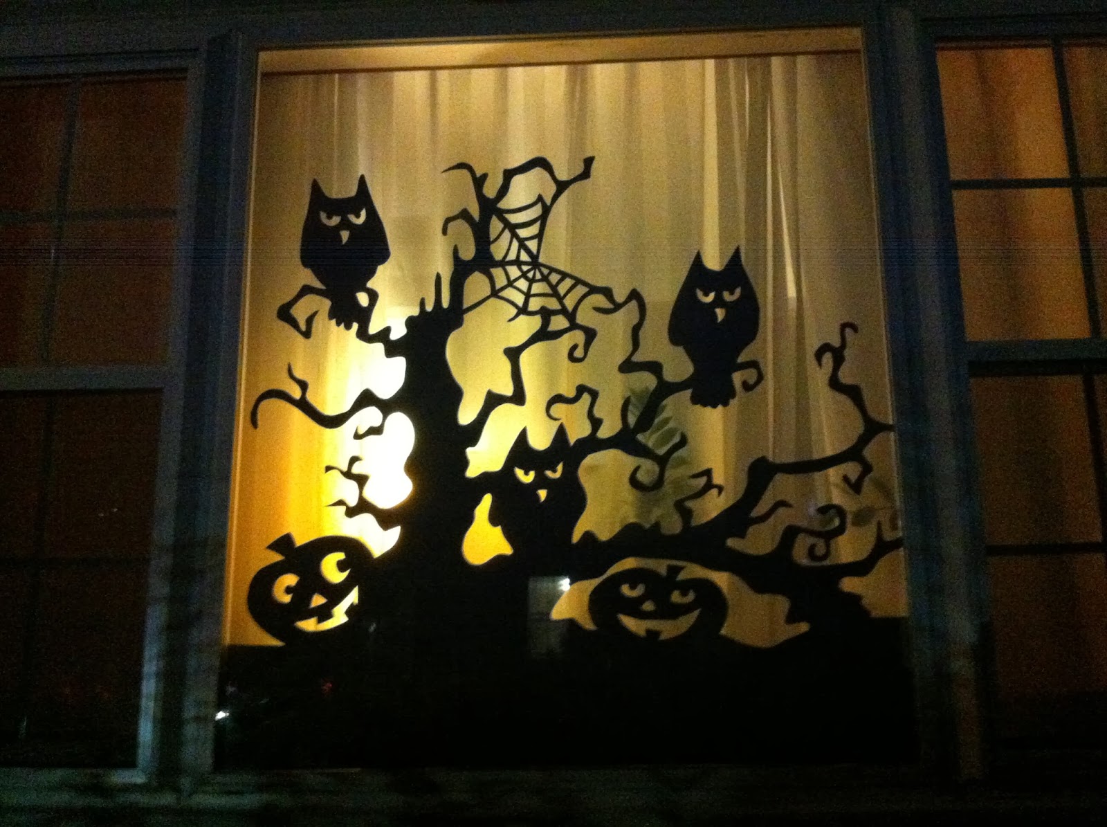 Creatively Lori: It's Beginning to Look a Lot Like Halloween: Window ...