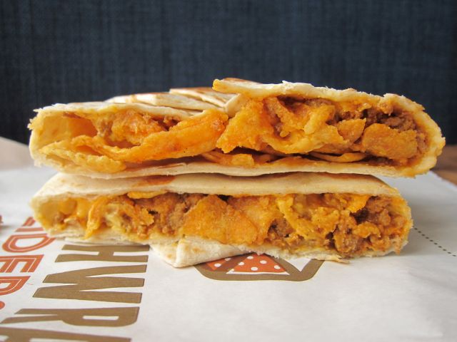 Review: Taco Bell - Spicy Beef Nacho Crunchwrap Slider