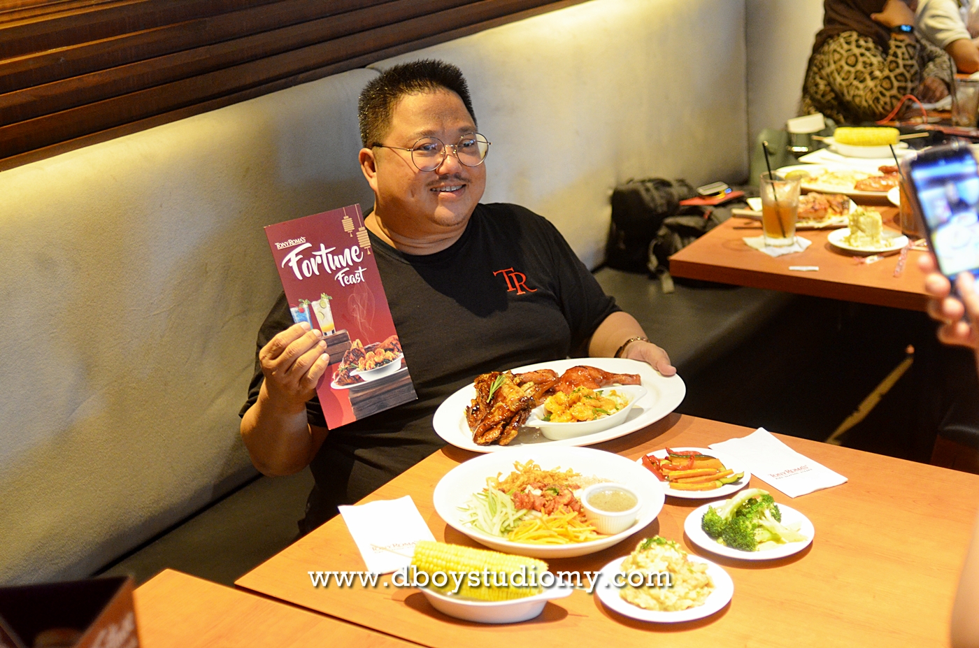 FEAST ON FORTUNE TOGETHER WITH TONY ROMA'S. - dboystudio