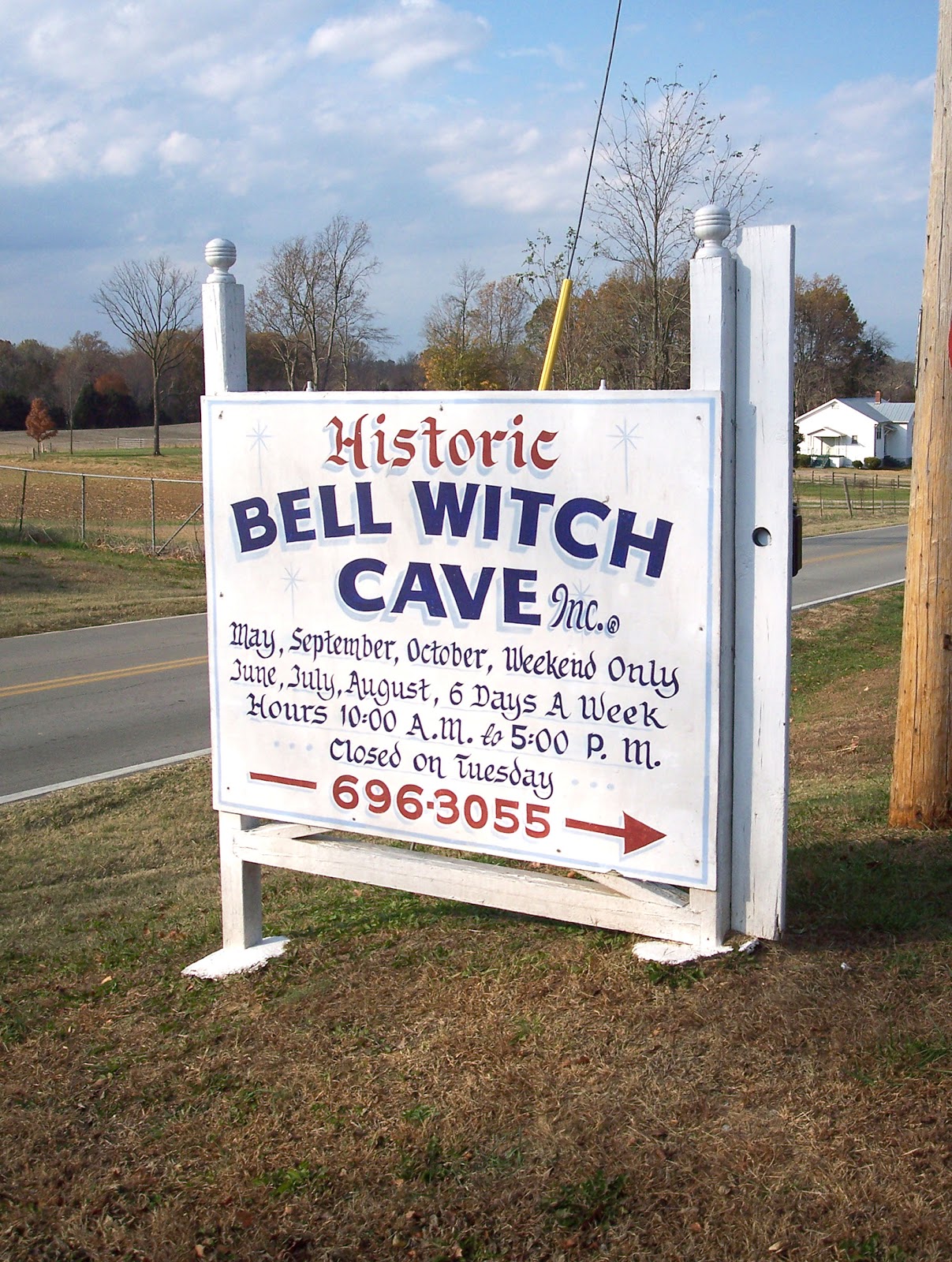 The Moon and the Willow Tree: Searching for the Bell Witch in Adams ...