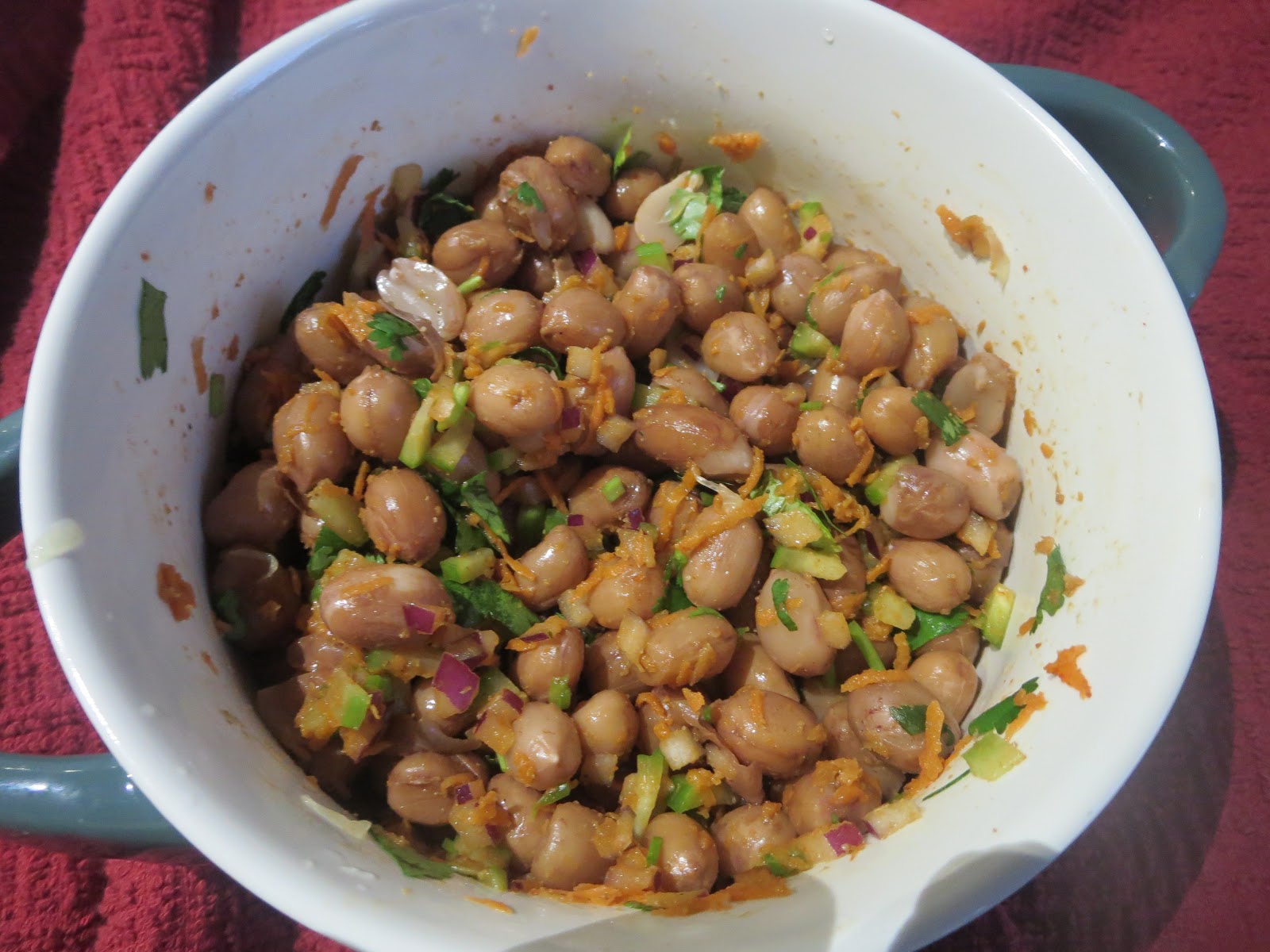 Women's friendly chat (Healthy Peanut Chat / salad)
