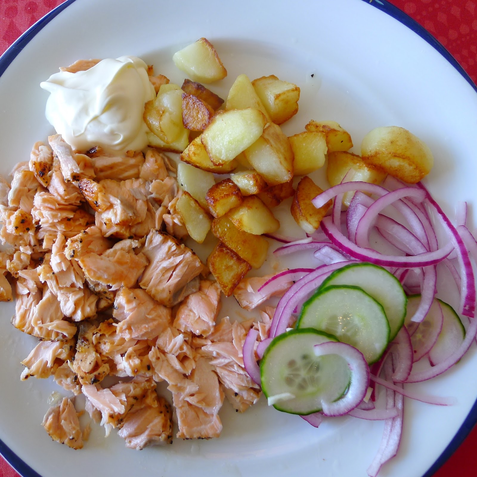 Oppskriftsdagbok: Laks med agurksalat og stekte poteter