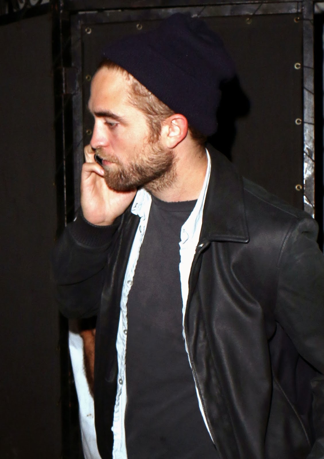 Robert Pattinson News: Wearing Black & Lookin' Good: Rob & His Beanie ...