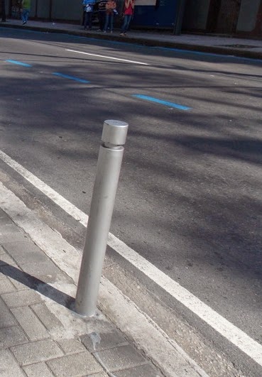 Tipos de Frade para calçada.(fradinho,balizador em ferro fundido).