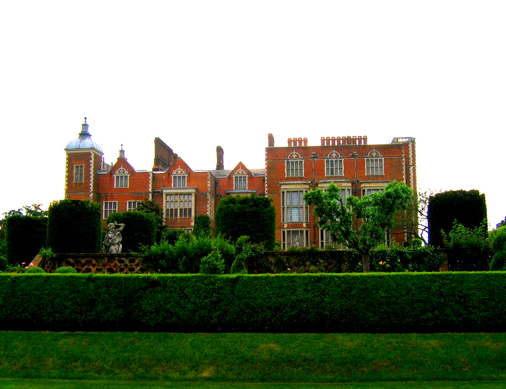 loveisspeed.......: Hatfield House is a country house set in a large ...