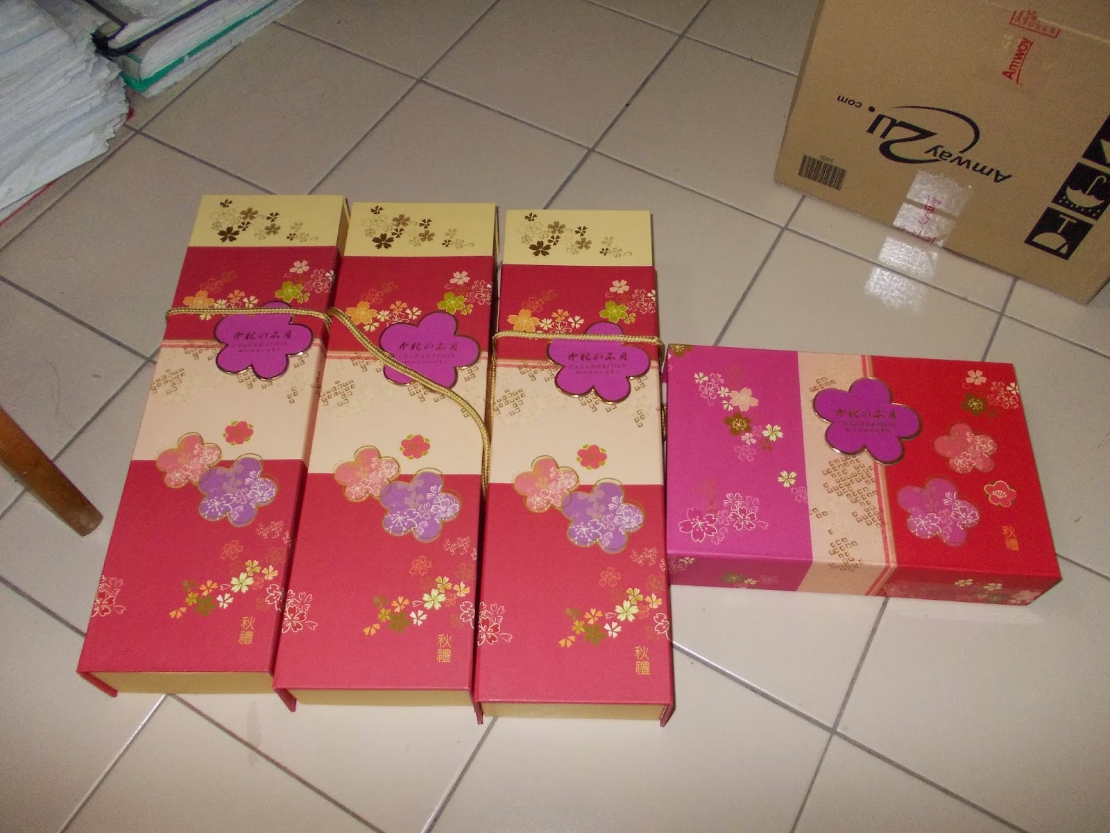 Jasmine's Reviews@BeASmartBeauty : AMWAY MOONCAKES REVIEW:)