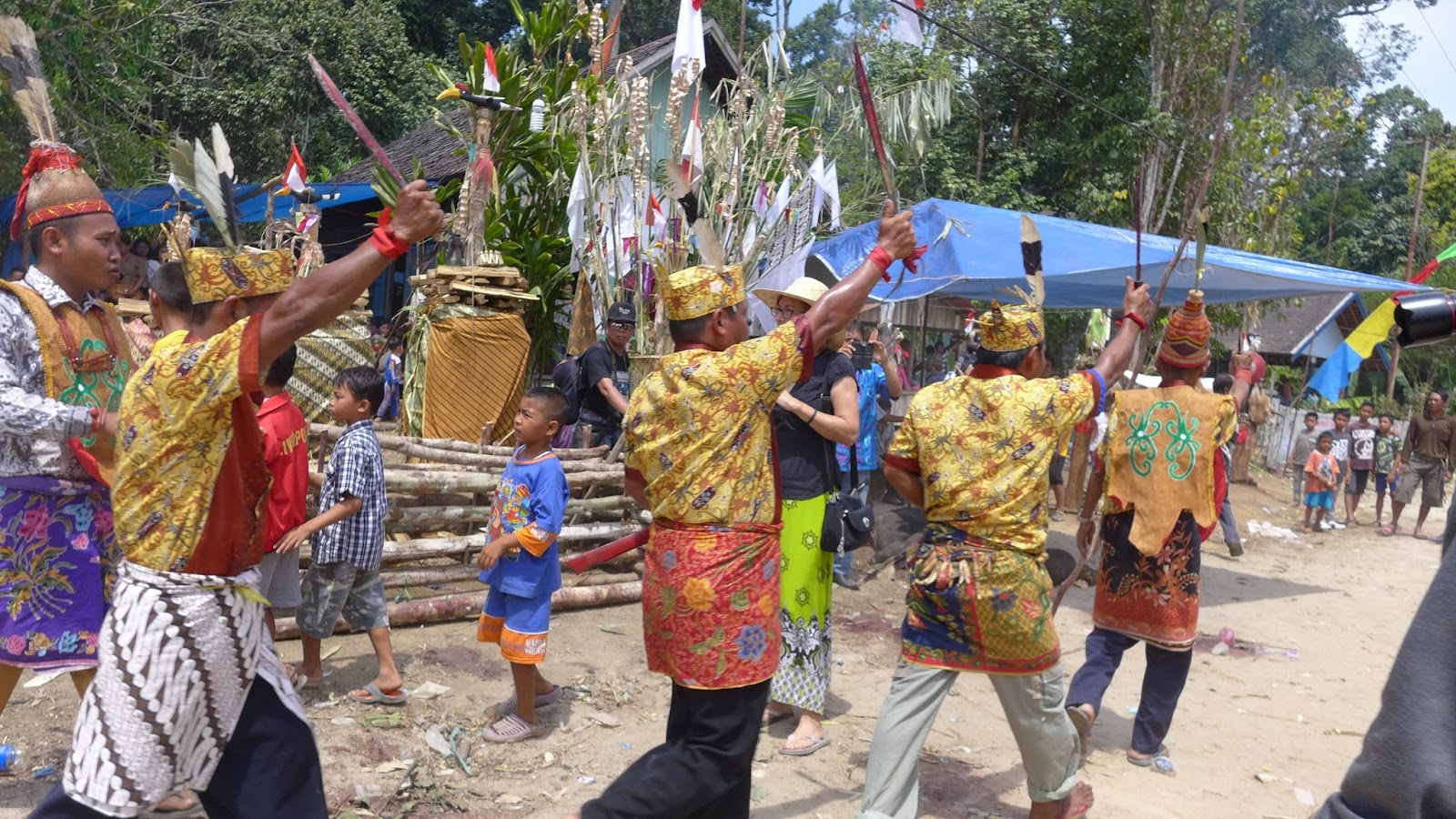Palangkaraya Impressions: A Tiwah at Tewang Rangas on the Katingan ...
