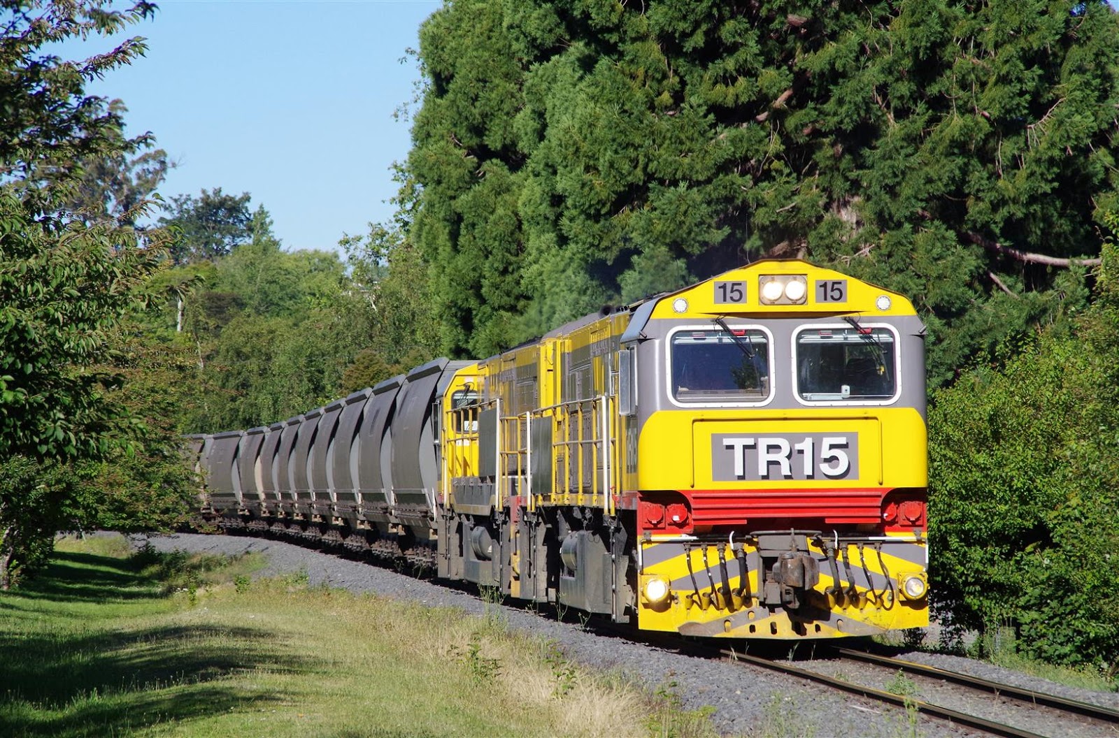 Rollingstock News: Tassie Trains - Tasrail Locos