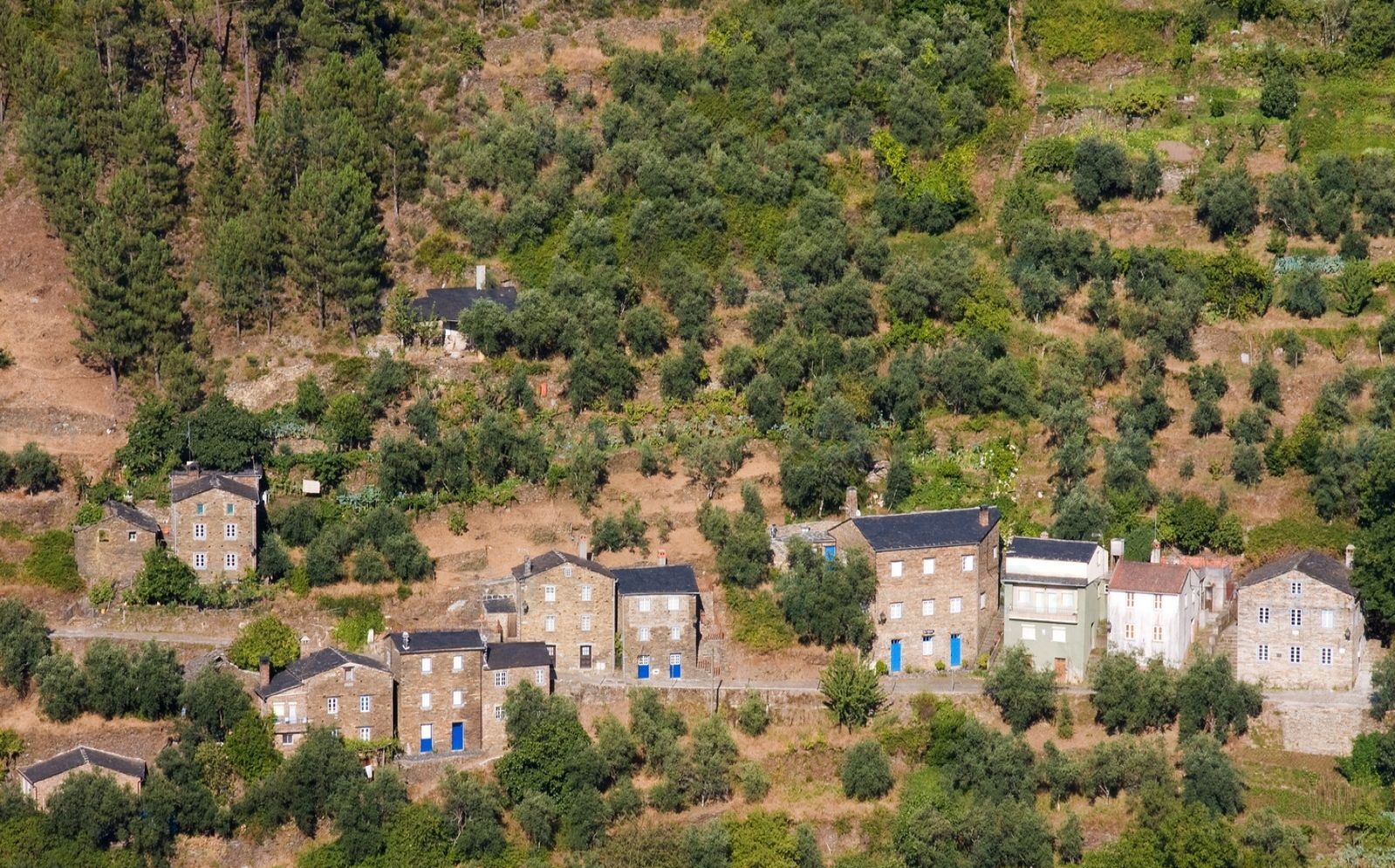 Lugares Recuperados de Portugal - A aldeia de Comareira