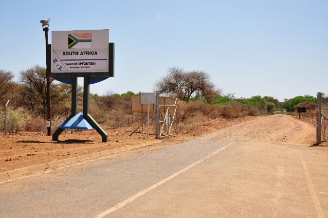SA Grensposte - SA Ports of Entry: Swartkopfontein - vat die middel pad