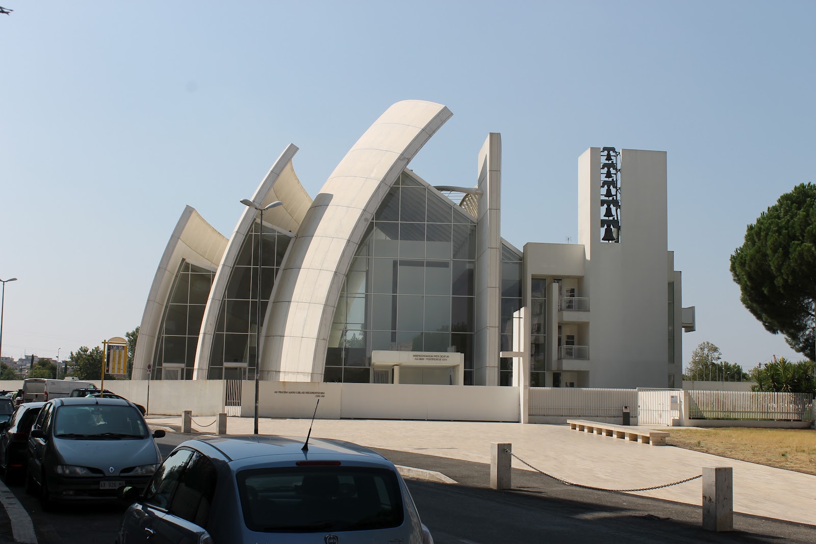 Modern Buildings With Roman Architecture