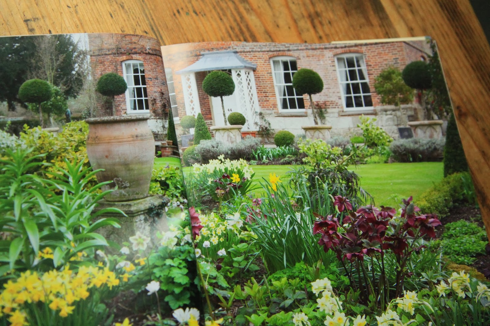 Modern Country Style: My Secret Garden by Alan Titchmarsh: Book Review