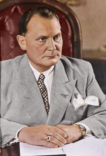 ESPEJO DE ARCADIA: HERMANN GOERING 15 (color): "Un gran número de ...