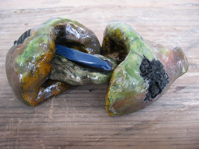 muchland: "Pedras Parideiras" - Raku nas Oficinas do Convento, 2003