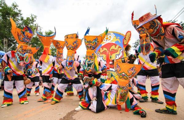 The Holiday and Travel Magazine: Phi Ta Khon Festival and International ...