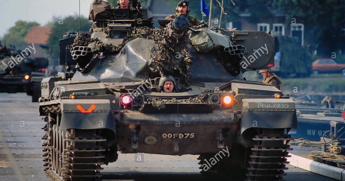 Land Sea Air & Space: BAOR Chieftain MKV 1983 - 1/35 Takom