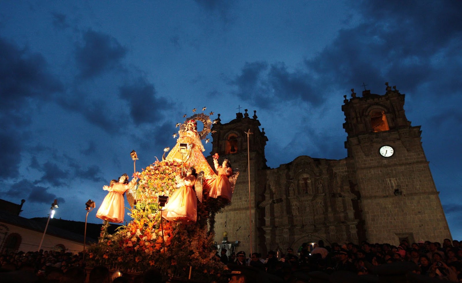 Perú, todas las sangres: La Mamacha Candelaria: Fervor, color y danzas ...