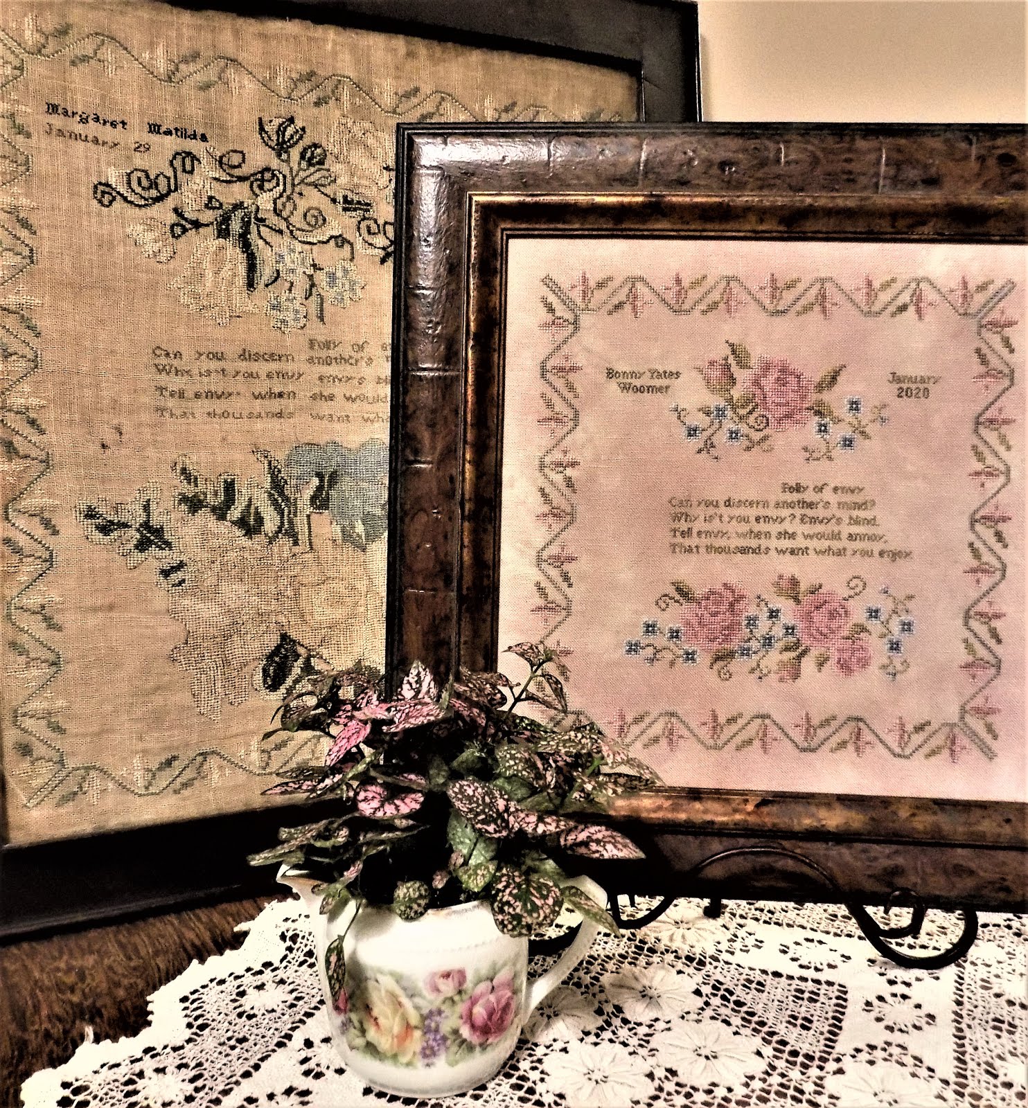 The Nebby Needle: Friend * Freebies