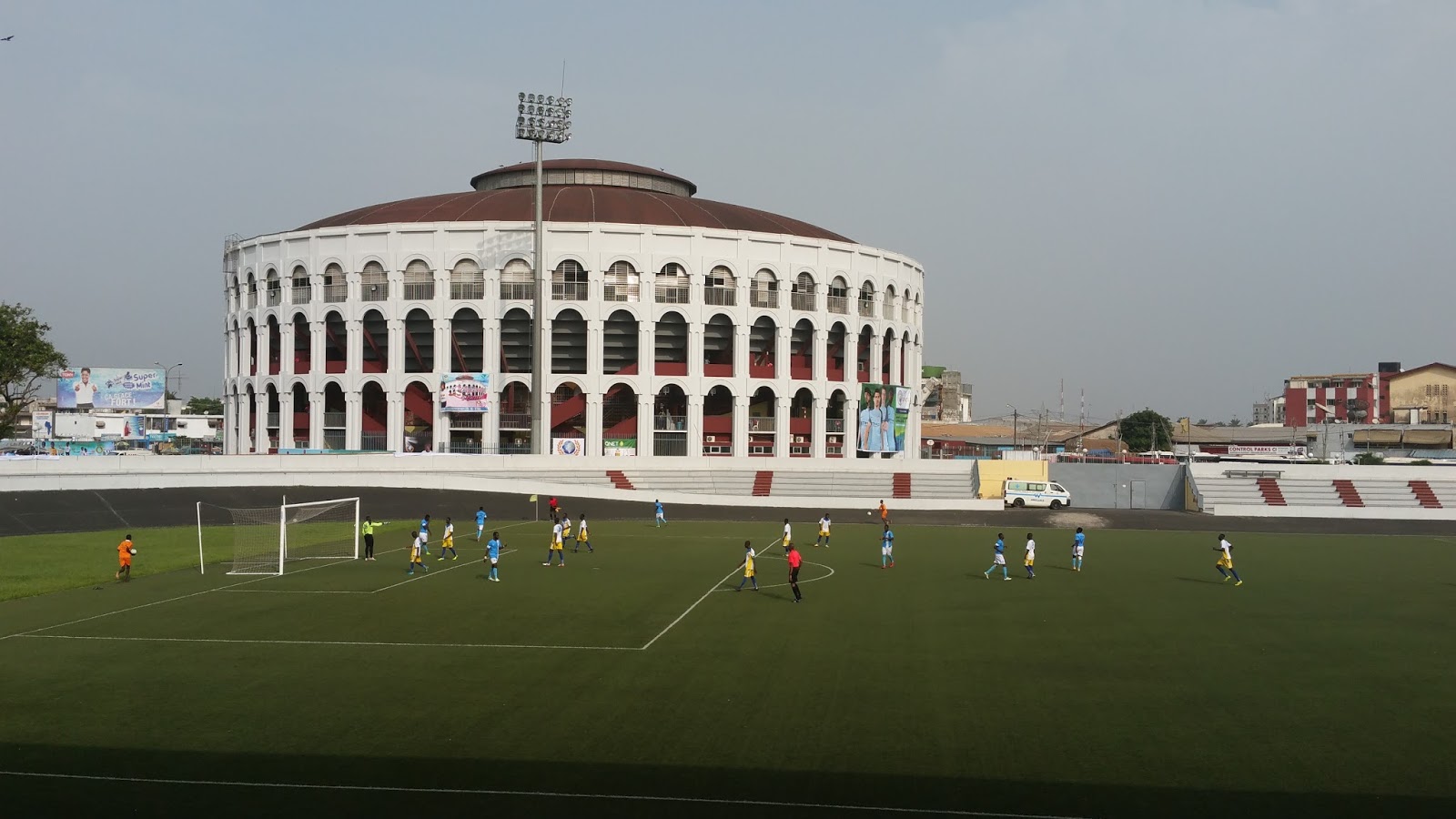 Groundhopping: Parc des Sports Treichville