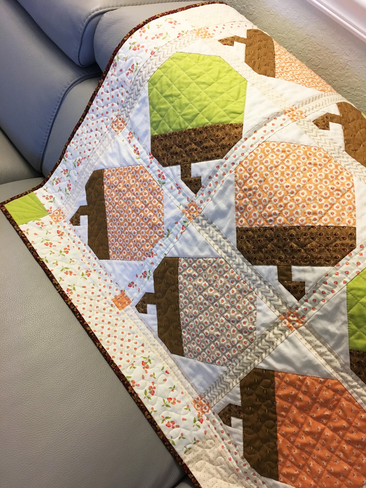 The shy one sews ...: Acorn Dance ~ a Quilt for Fall