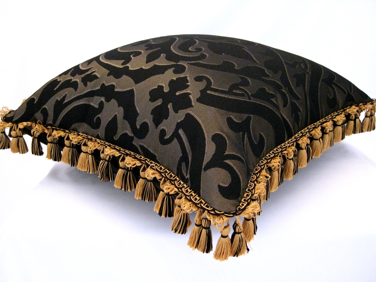 Fiorito Interior Design: A Cushion Is A Cushion Is A Cushion