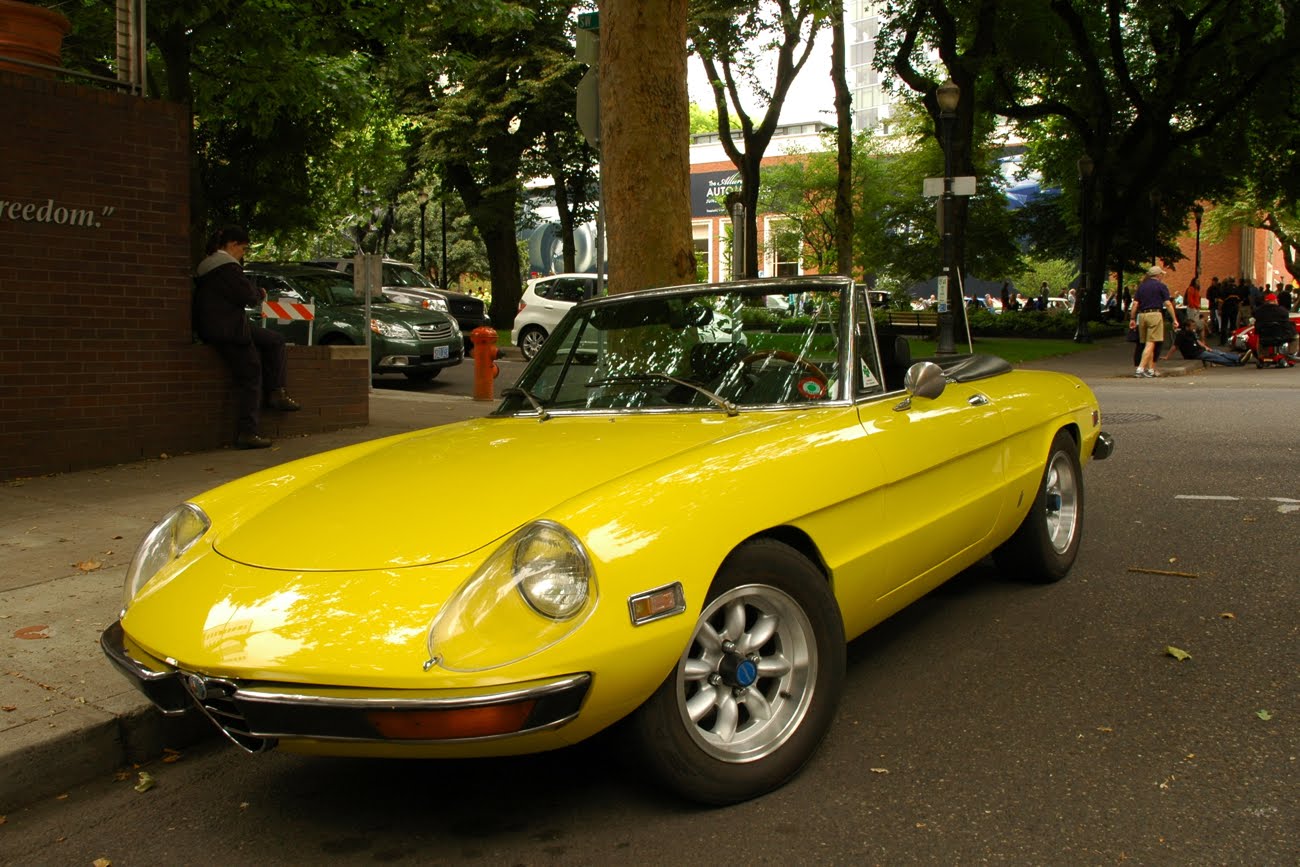 OLD PARKED CARS.: 1970 Alfa Romeo Spider.