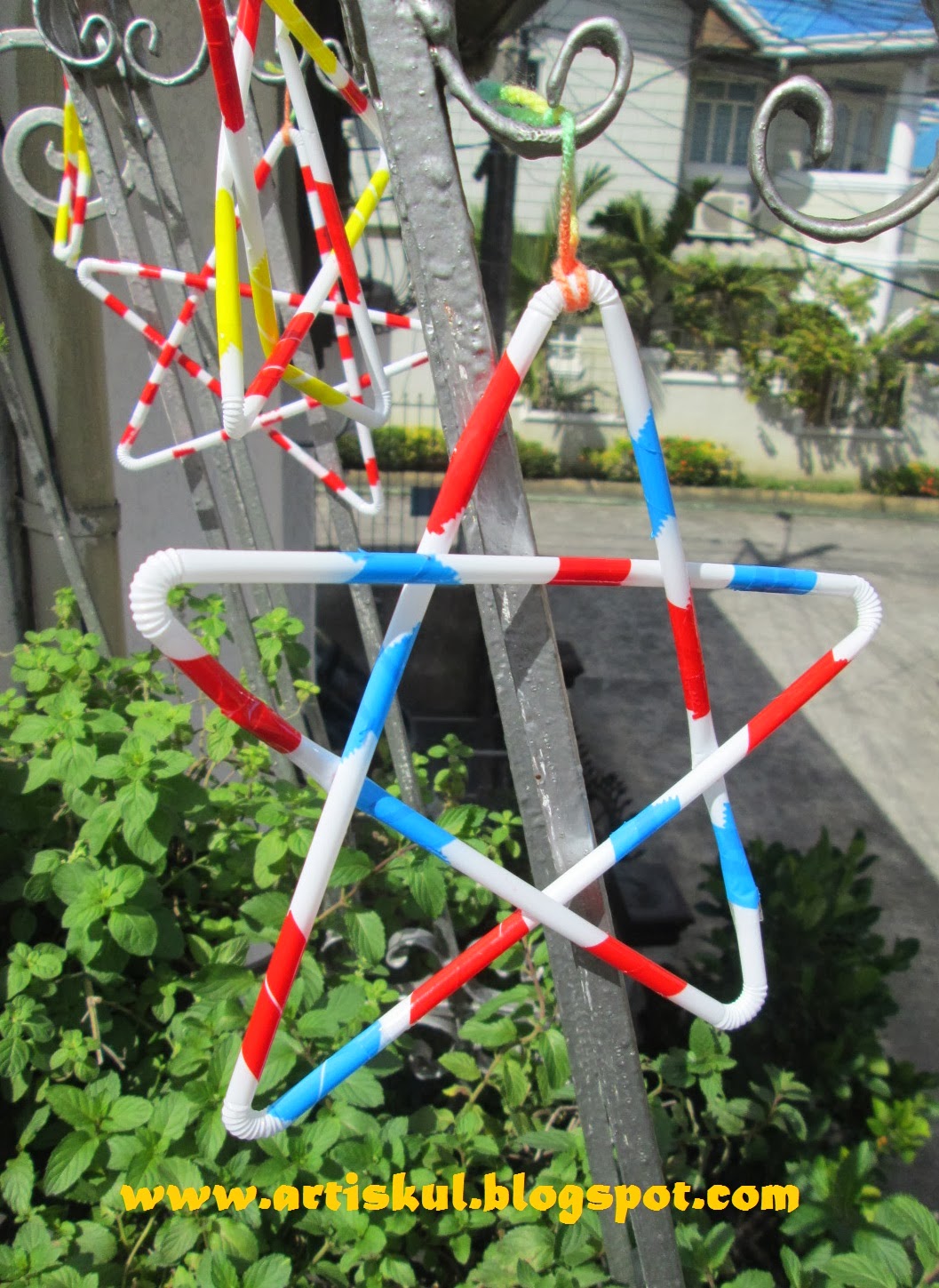 Art School: How To Make a Christmas Star from Drinking Straws