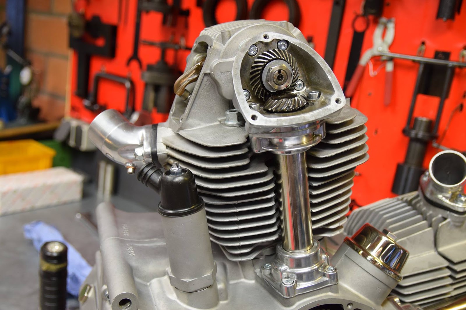 Racing Cafè: Engines - Ducati Darmah 900 SD