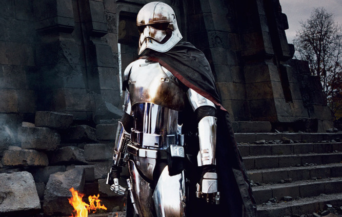 STAR WARS: THE FORCE AWAKENS Captain Phasma Actor Talks About the ...