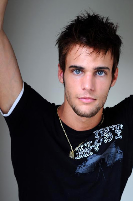 L'Homme du Jour: ALEX LAGO