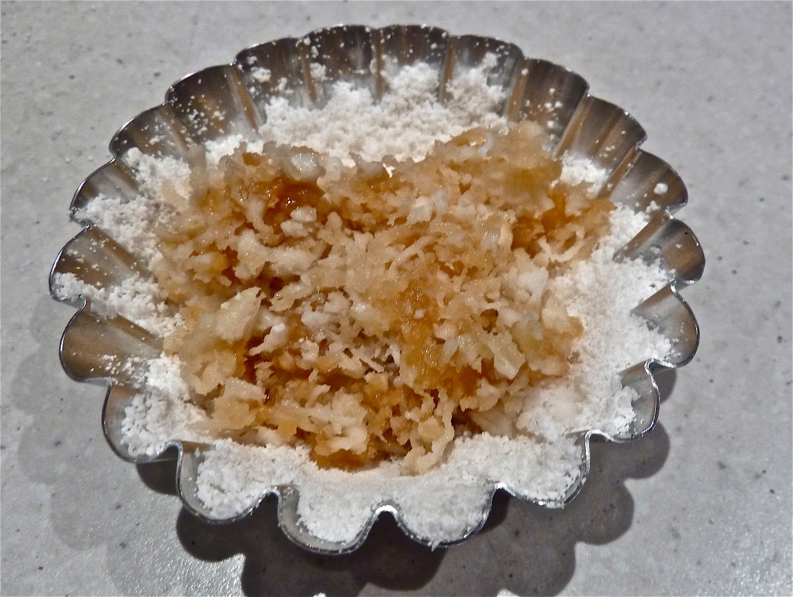Helena's Kitchen: Putu Piring （Kueh Tutu）