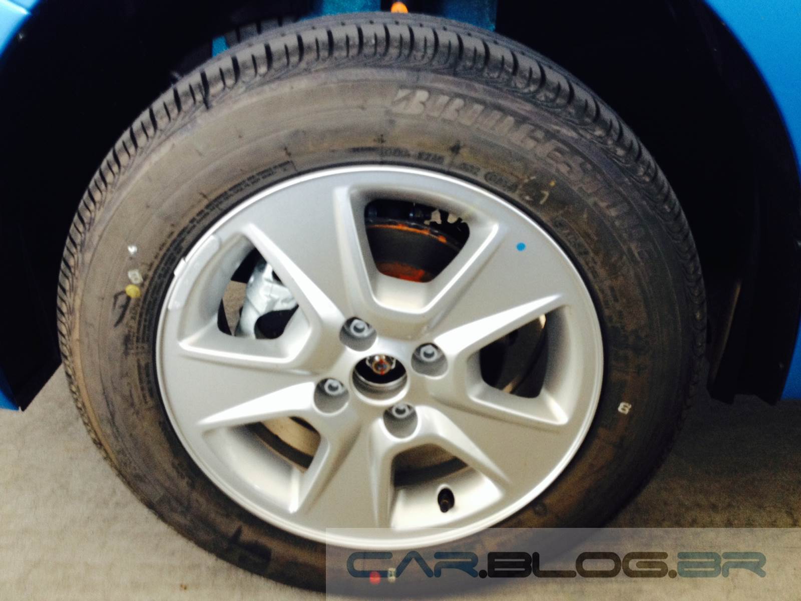 Renault Sandero 2015 Dynamique 1.6: fotos e especificações