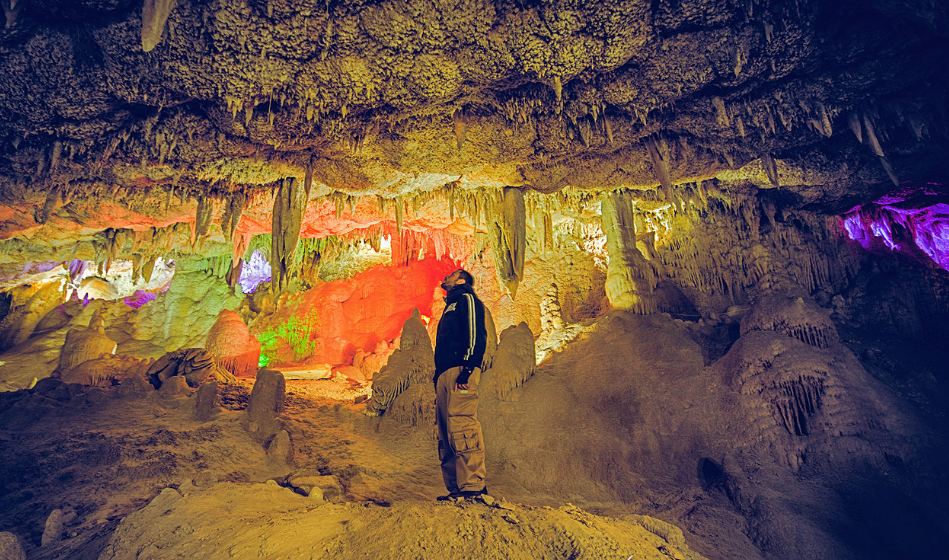 Beautiful Egypt: Oldest cave in the world