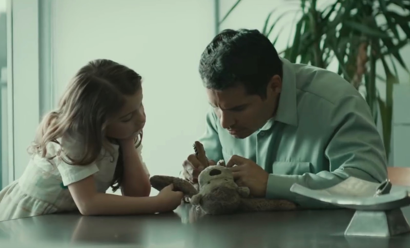 Jon Crunch: Review: Netflix’s “Extinction” a Peculiar Sci-Fi B-Movie